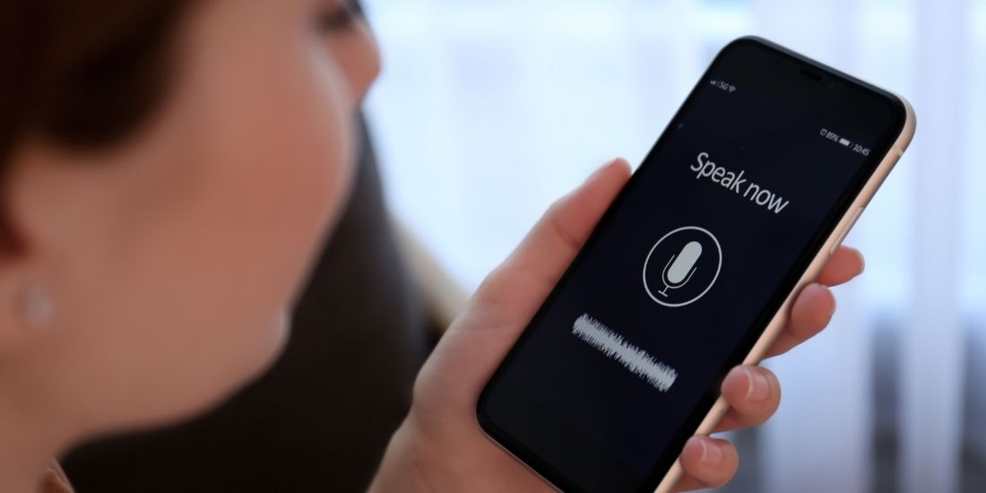 Smart Virtual Assistants: Key Features and Their Use Cases